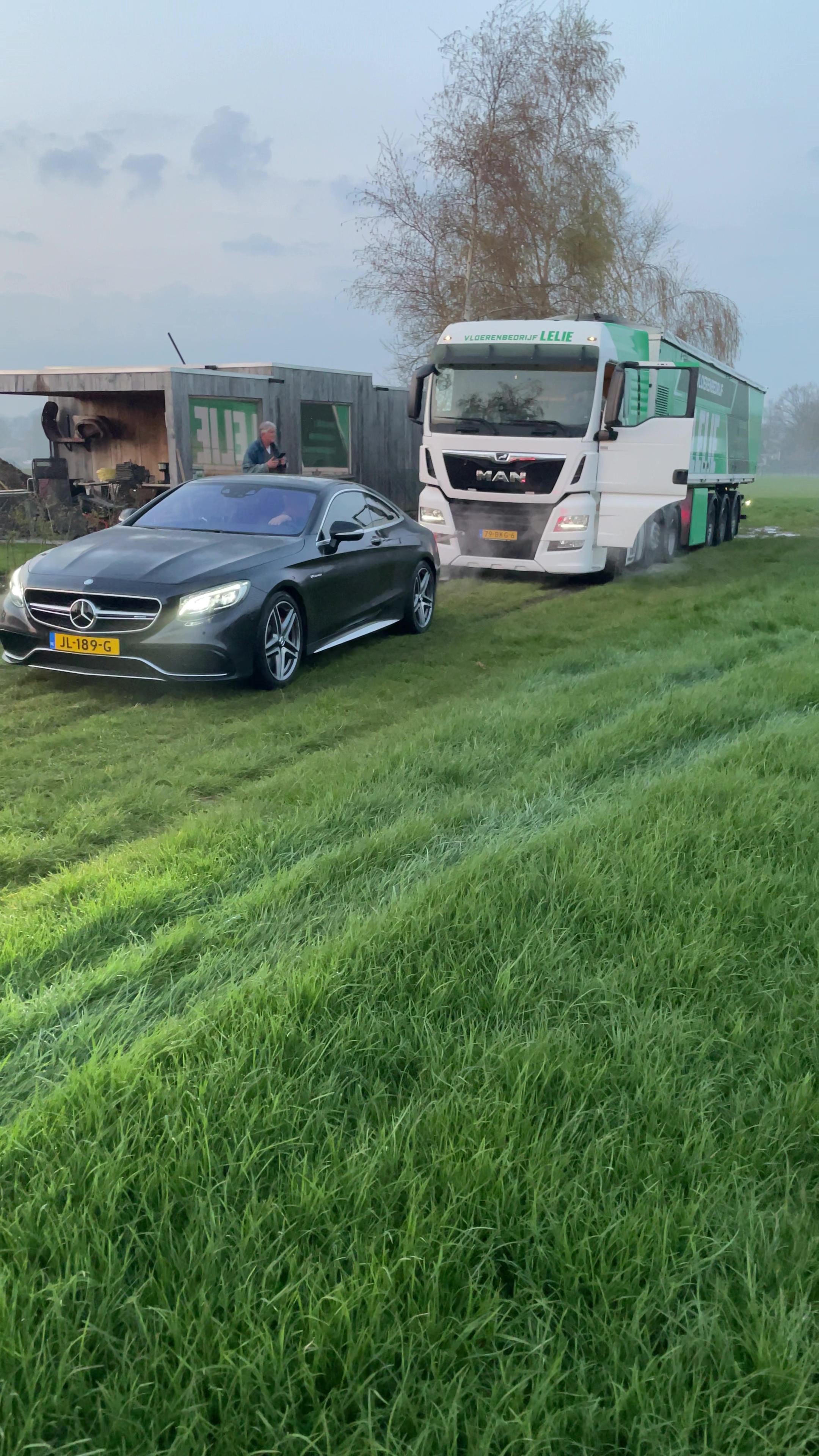 DUMPERT - Vrachtwagen slepen