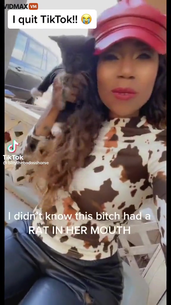 DUMPERT - TikTok-aandachtshoer krijgt verrassing van karmakat