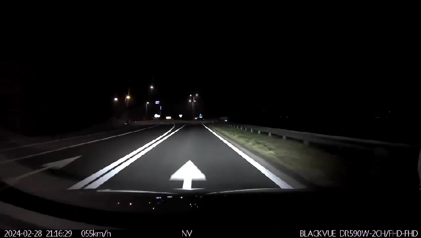 DUMPERT - Auto fikkie op de lokale weg