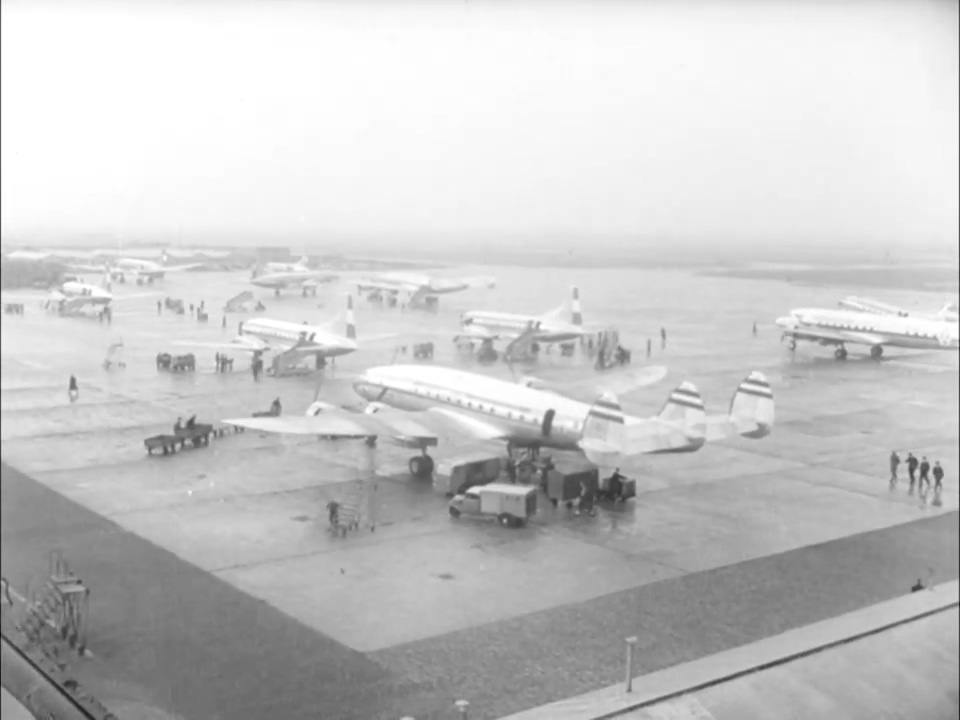 DUMPERT - Nieuwe radarinstallatie op Schiphol