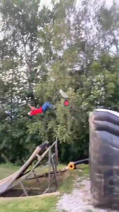 DUMPERT - Backflip met kruiwagen