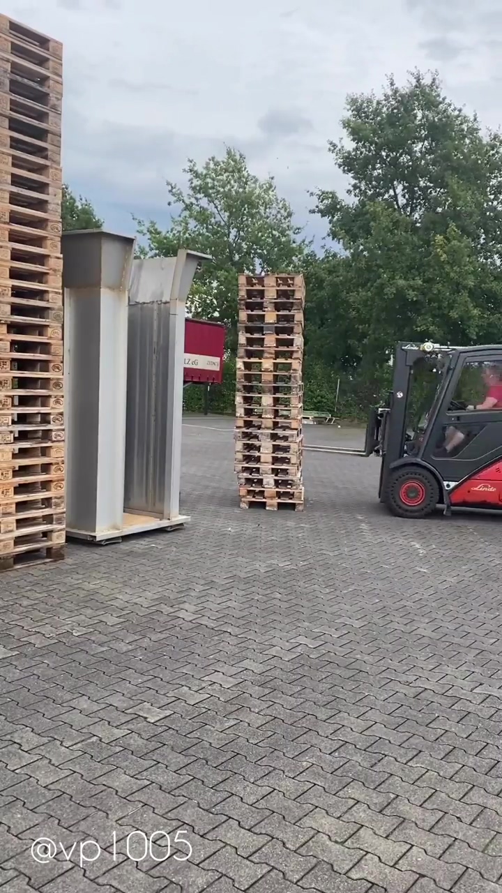 DUMPERT - Pallets stapelen