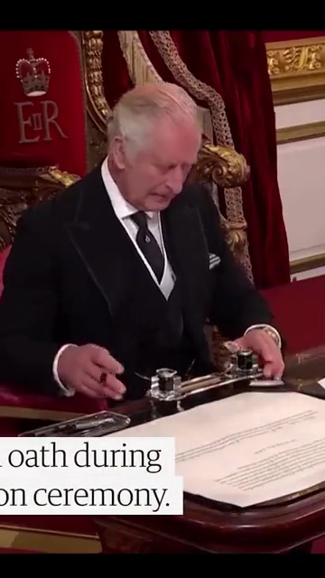 DUMPERT - Koning Charlie is er al weer klaar mee