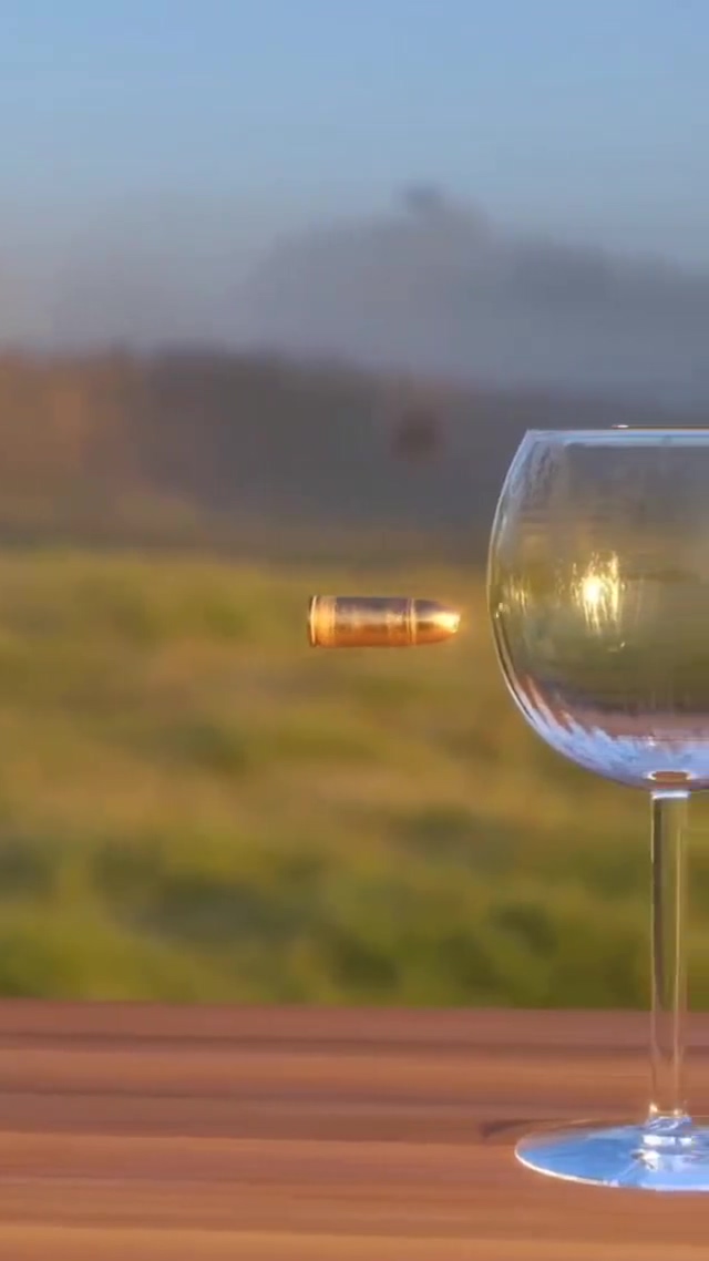 DUMPERT - Kogel door het glas