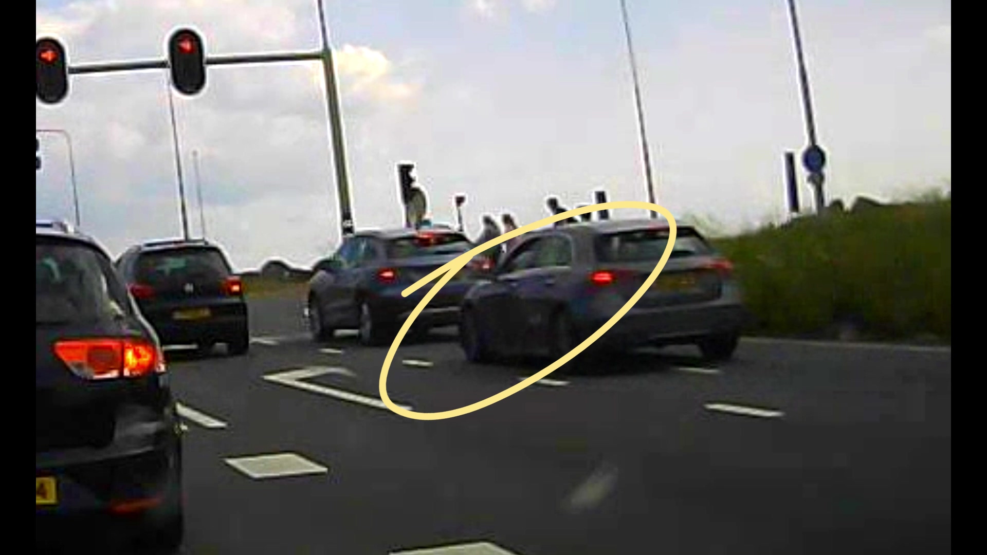 DUMPERT - 2x Plastic afval uit auto raam gooien