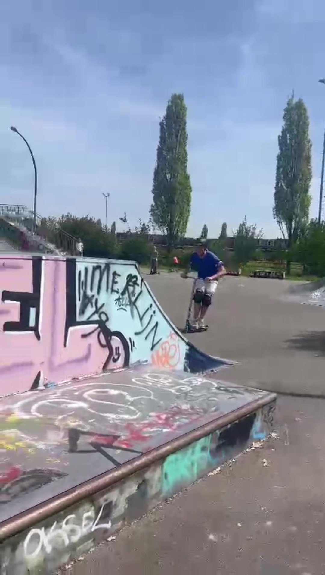 DUMPERT - Jongen doet een 'steezy backflip'