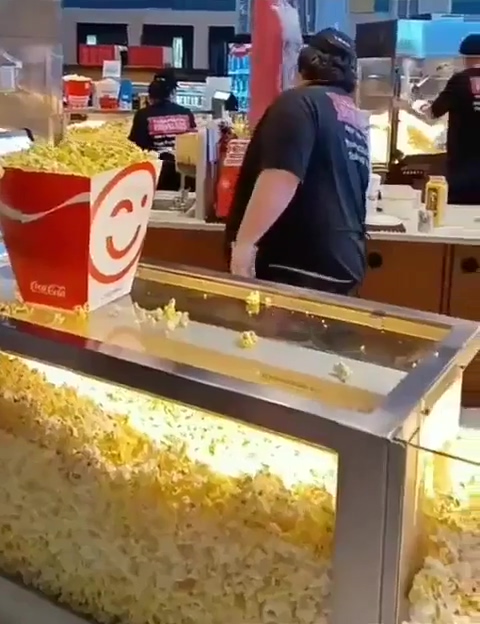 DUMPERT - Popcorn pro gooit de trukendoos open