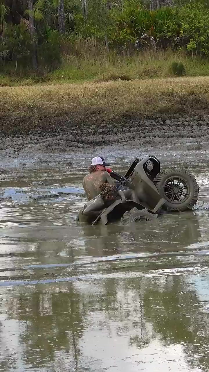 DUMPERT - Lekker modderbadje