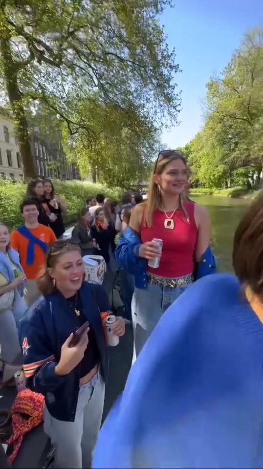 DUMPERT - Schipper mag ik overvaren ja of nee