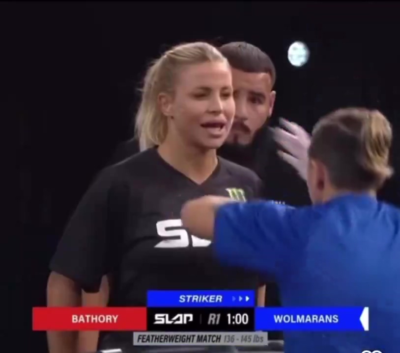 DUMPERT - Harde tantes slappen er op los