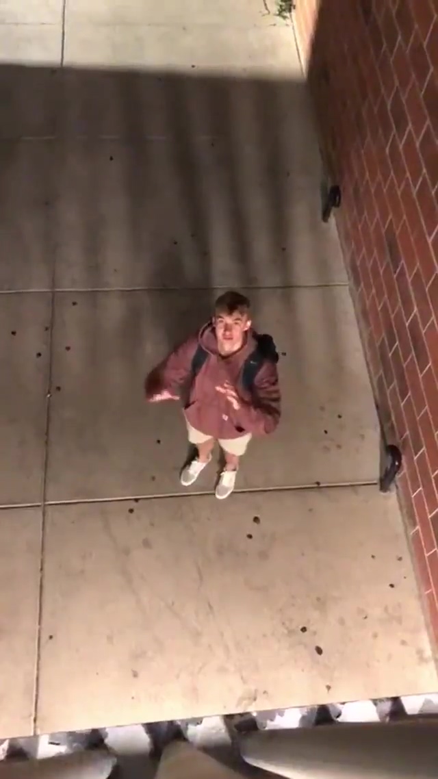 DUMPERT - Gratis shot?