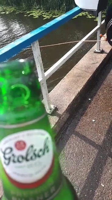 DUMPERT - Snel in de sloot