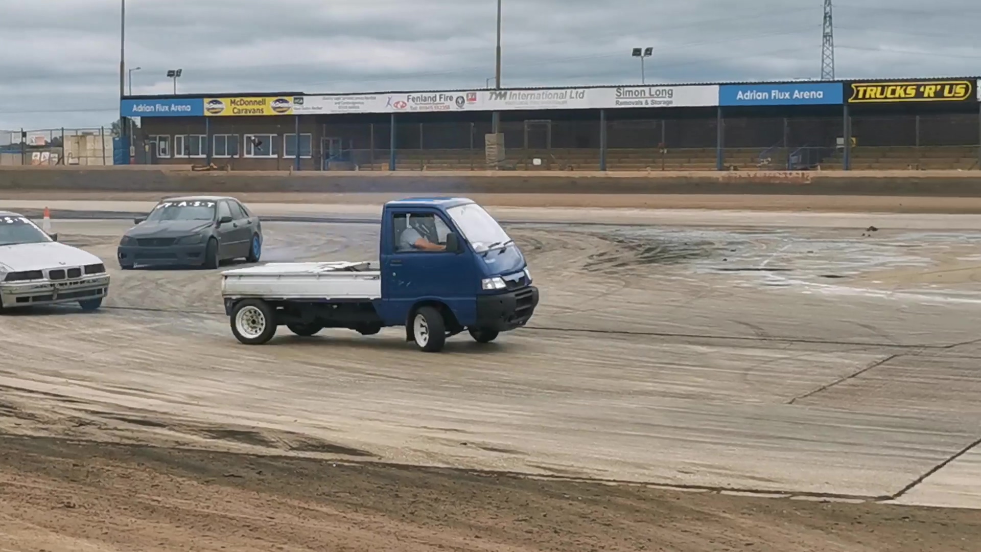 DUMPERT - Driften met je pickup