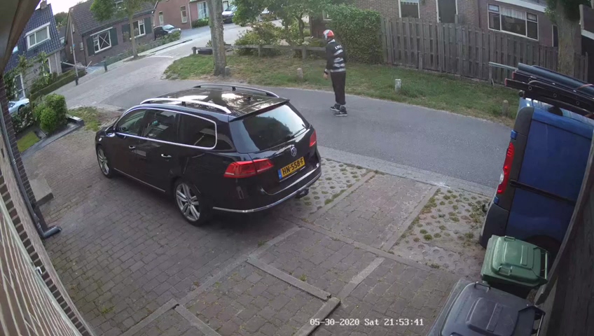 DUMPERT - Stuntman Piet springt door ruit