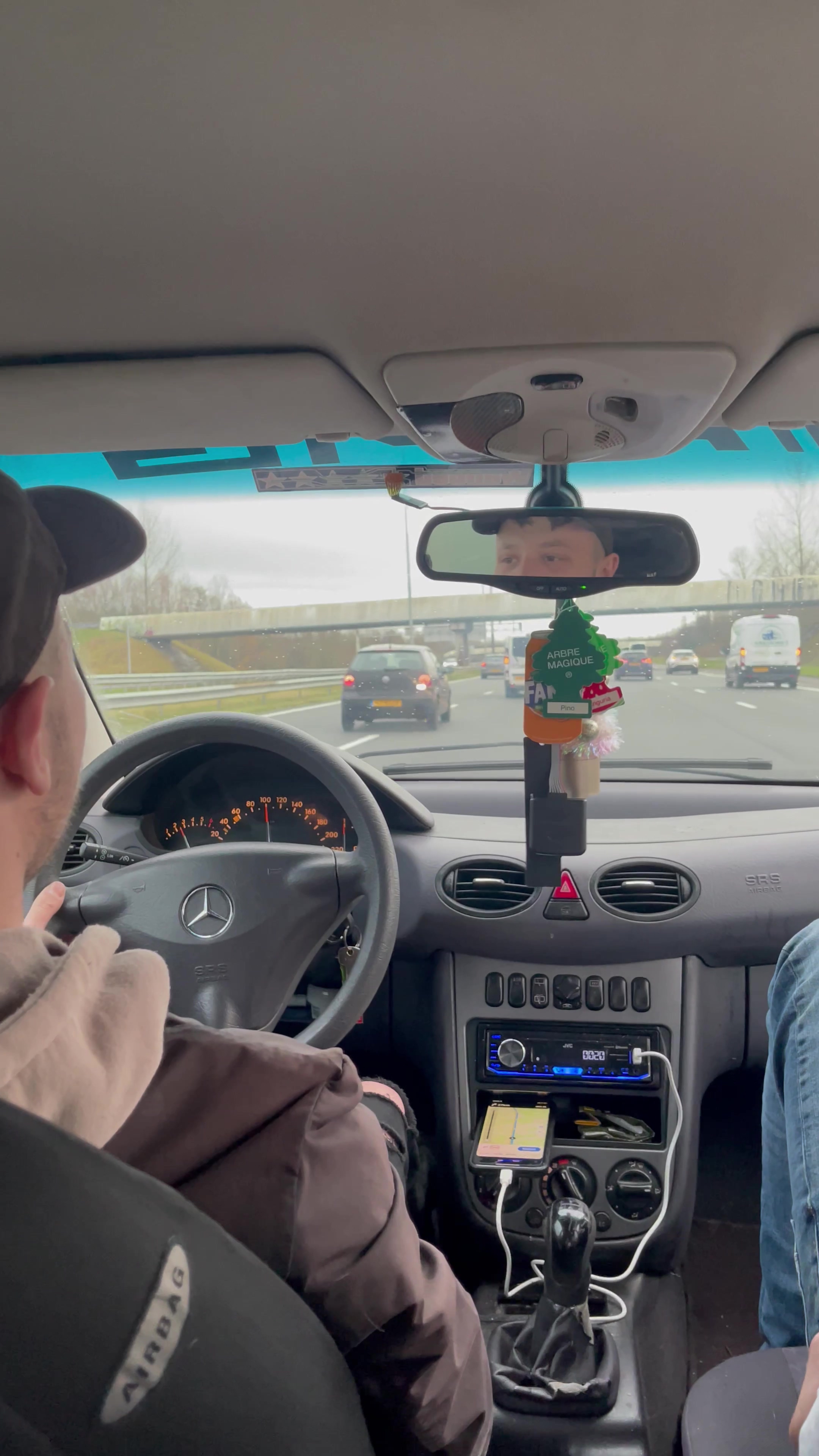 DUMPERT - Achteruit rijden op de A2