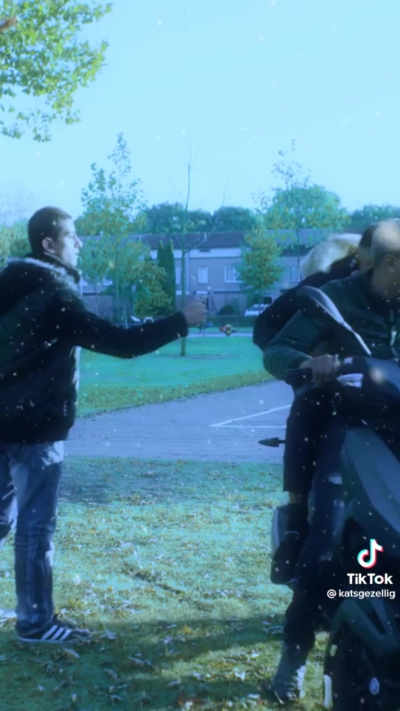 DUMPERT - Kerstmis hitje met rapper Droef