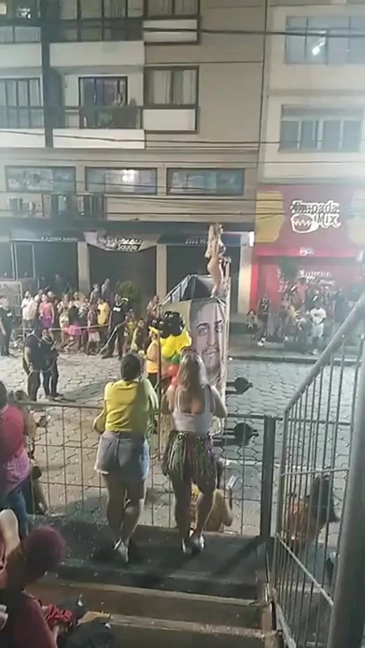 DUMPERT - Vrouw filmen