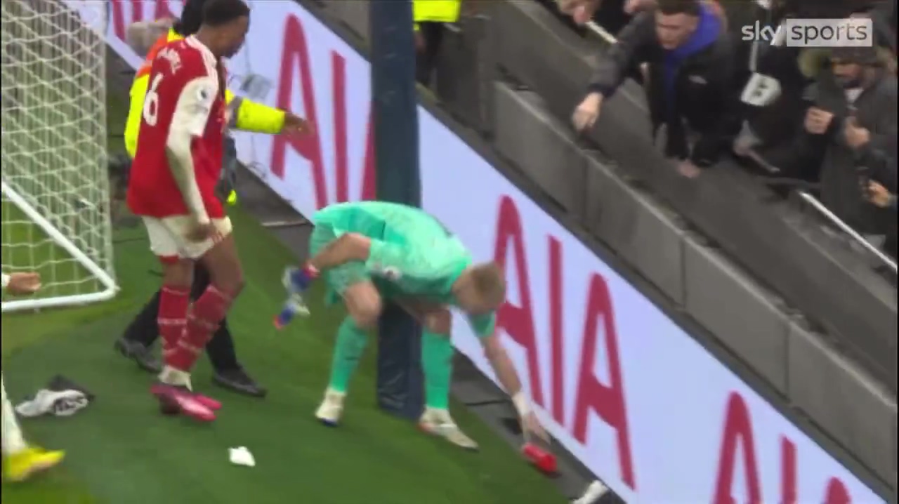 DUMPERT - De camera's volgden de Ramsdale schopper