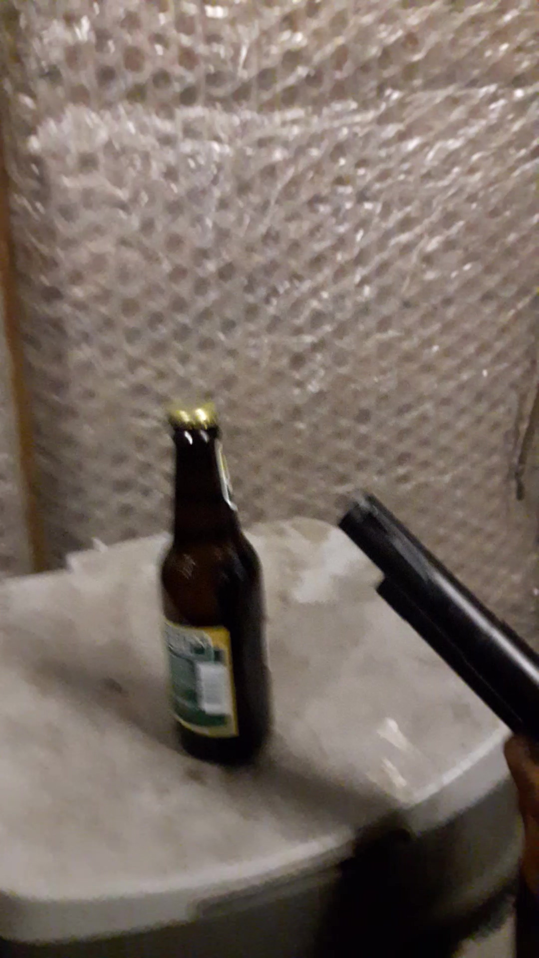 DUMPERT - Bier openen met shotgun