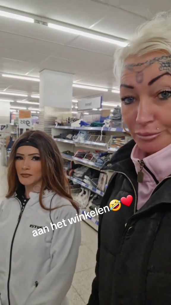 DUMPERT - Hello Kitty Crocs