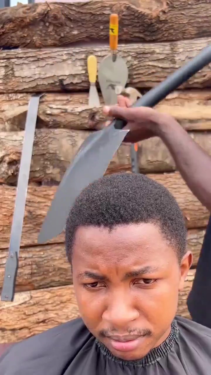 DUMPERT - Even naar de kapper