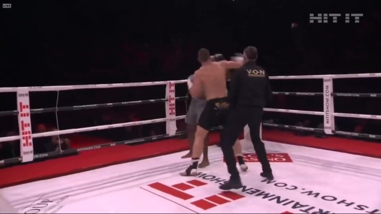 DUMPERT - Rico wint van Gerges