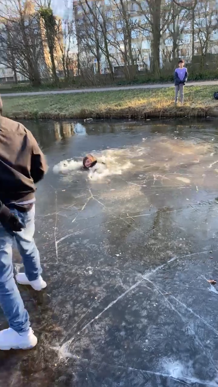 DUMPERT - Help hem nou ff