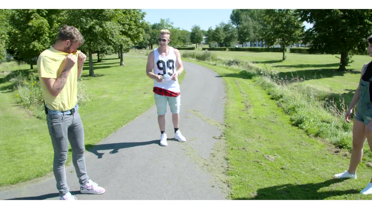 DUMPERT - Rapper Sjors met Confetti