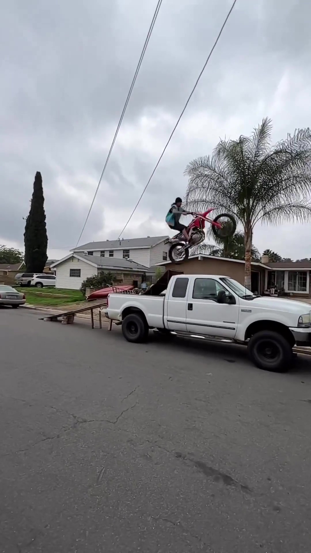 DUMPERT - Pickup schans