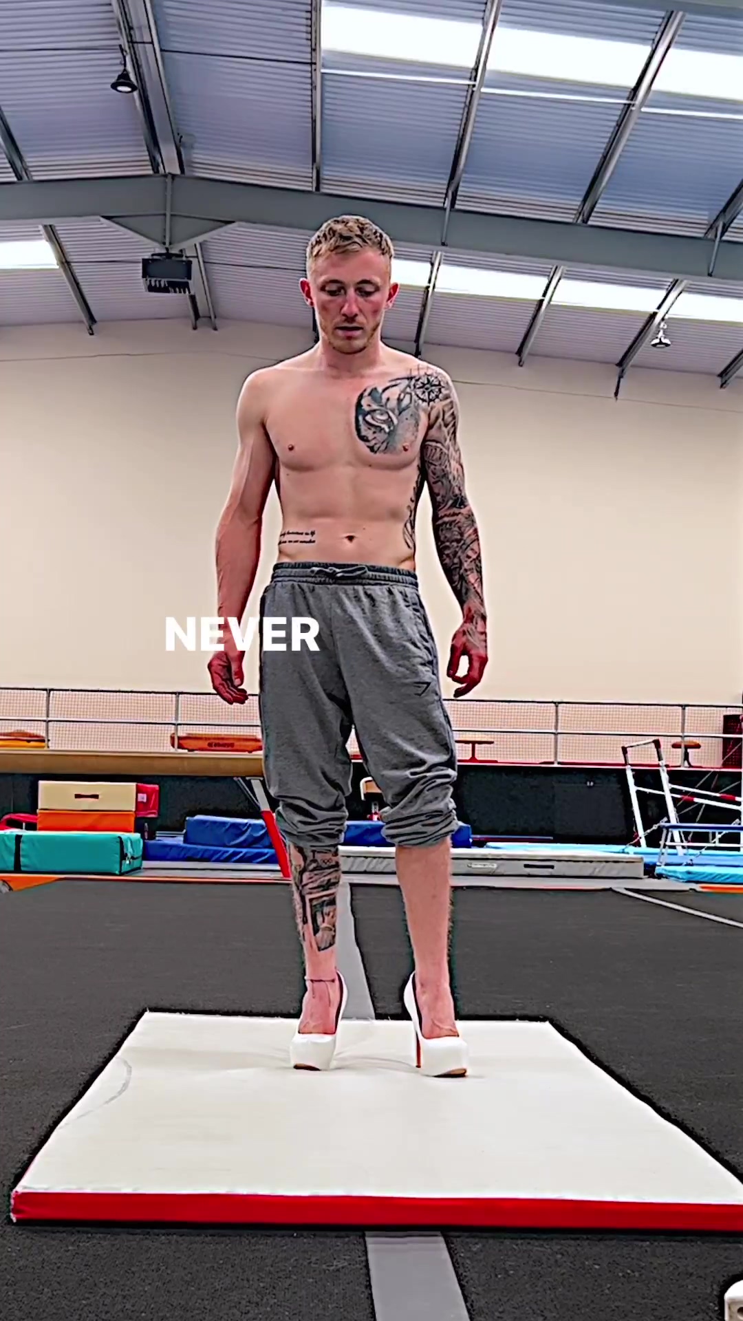 DUMPERT - Backflip op stilettohakken