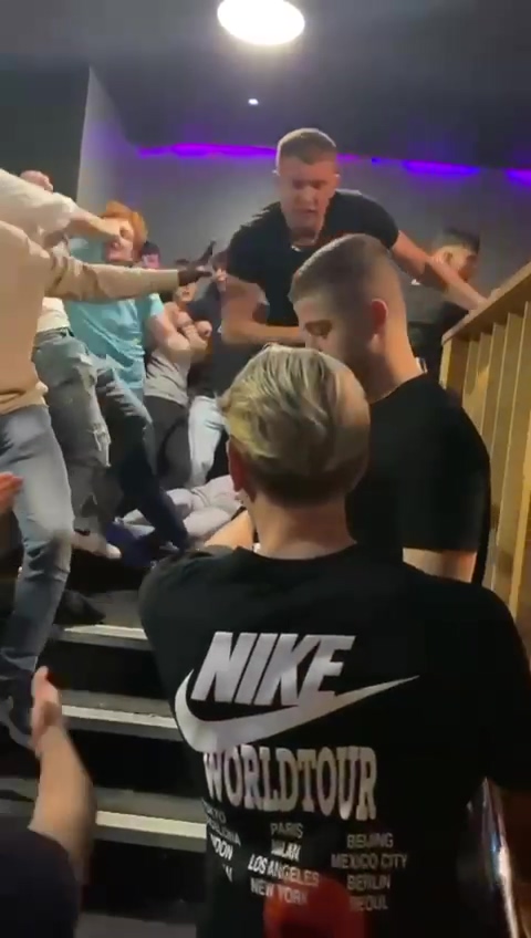 DUMPERT - Ginger Lion tegen de rest