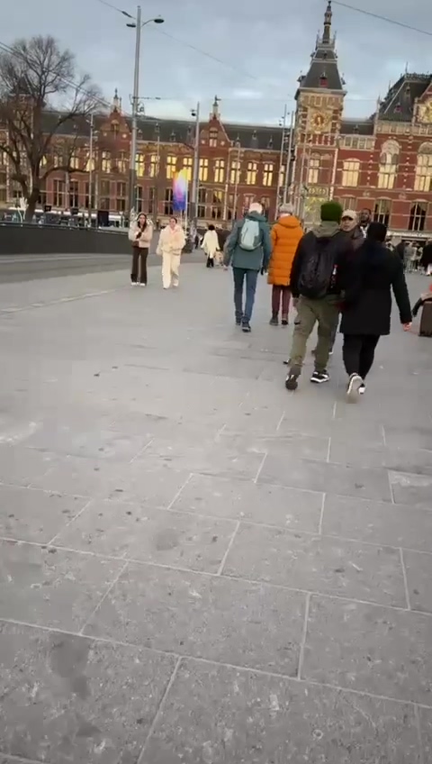 DUMPERT - Jaime zet zakkenrollers voor lul