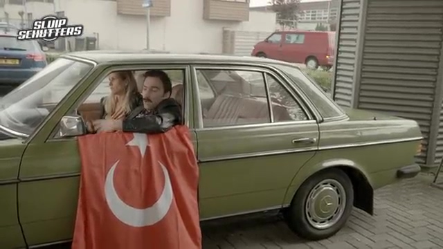 DUMPERT - Toeterende Turken