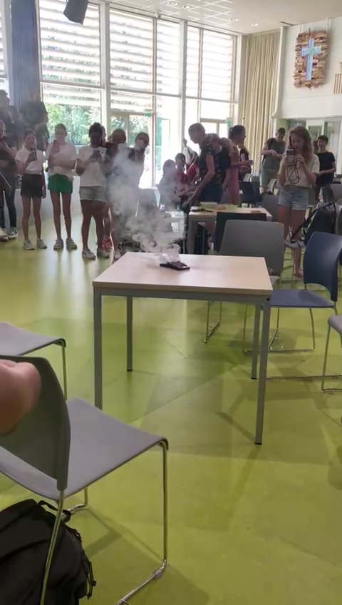 DUMPERT - Da's pech telefoon weg