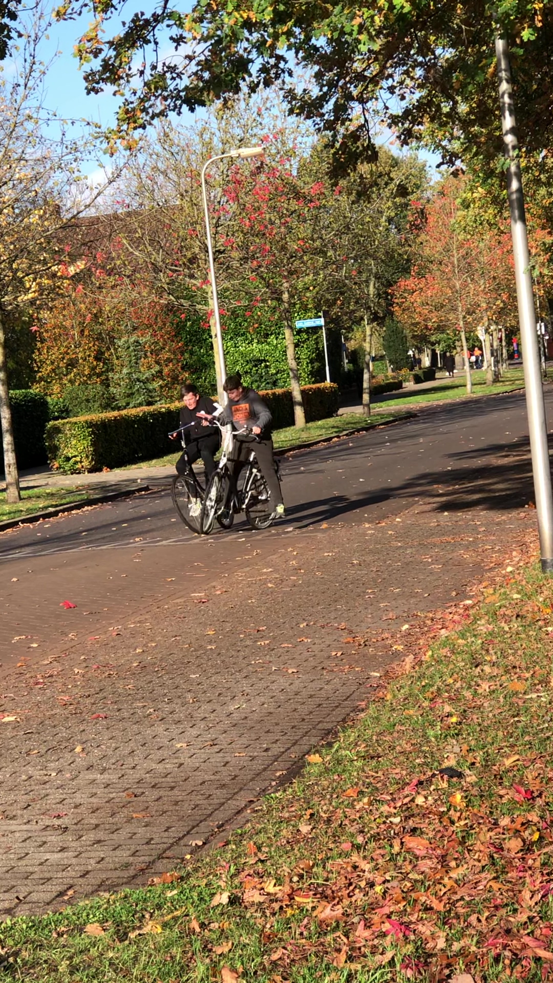 DUMPERT - Mooi in de sloot fietsen