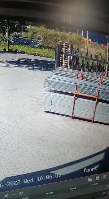 DUMPERT - Stagiair op de heftruck