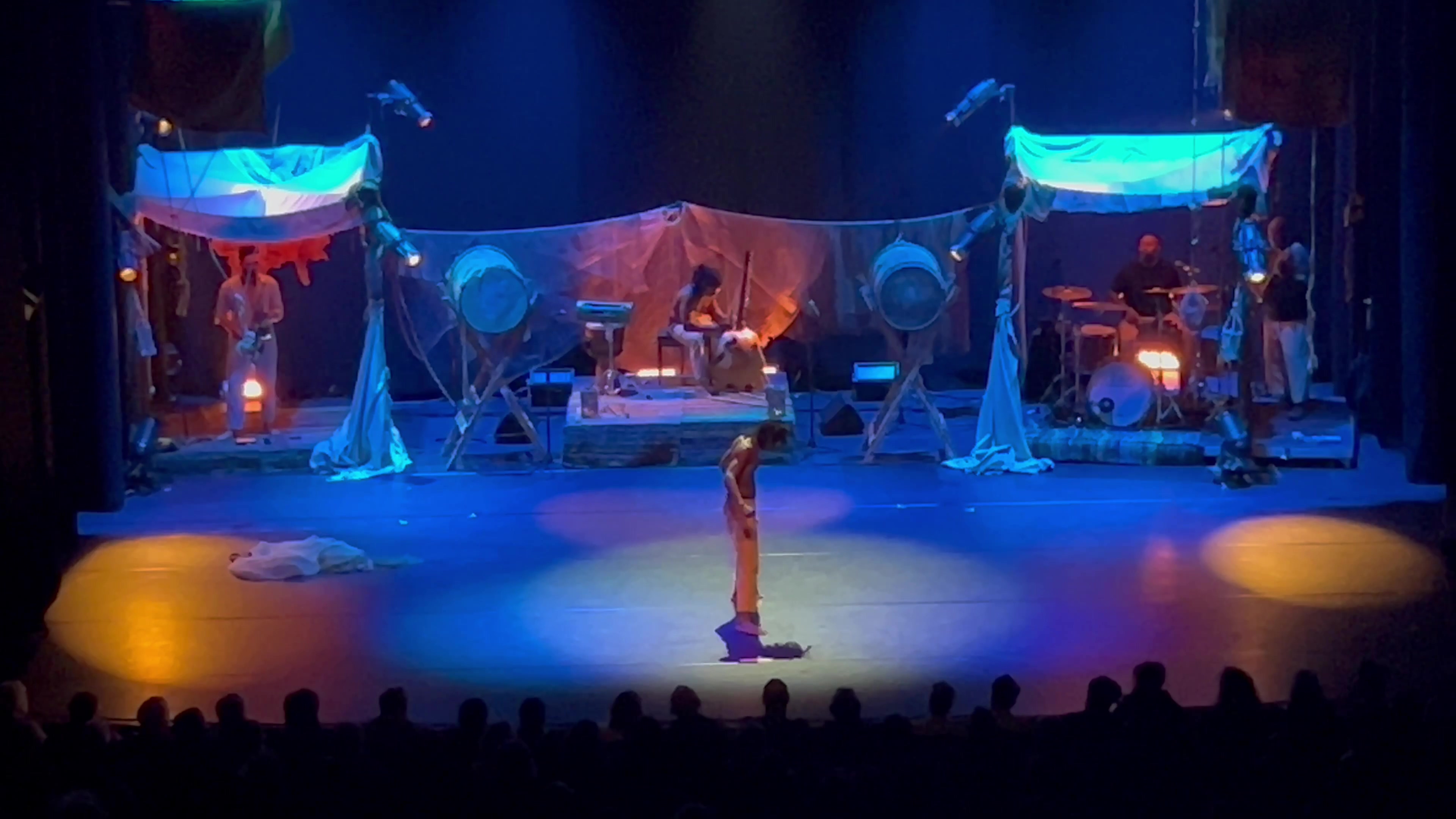 DUMPERT - Meneer zonder ruggengraat