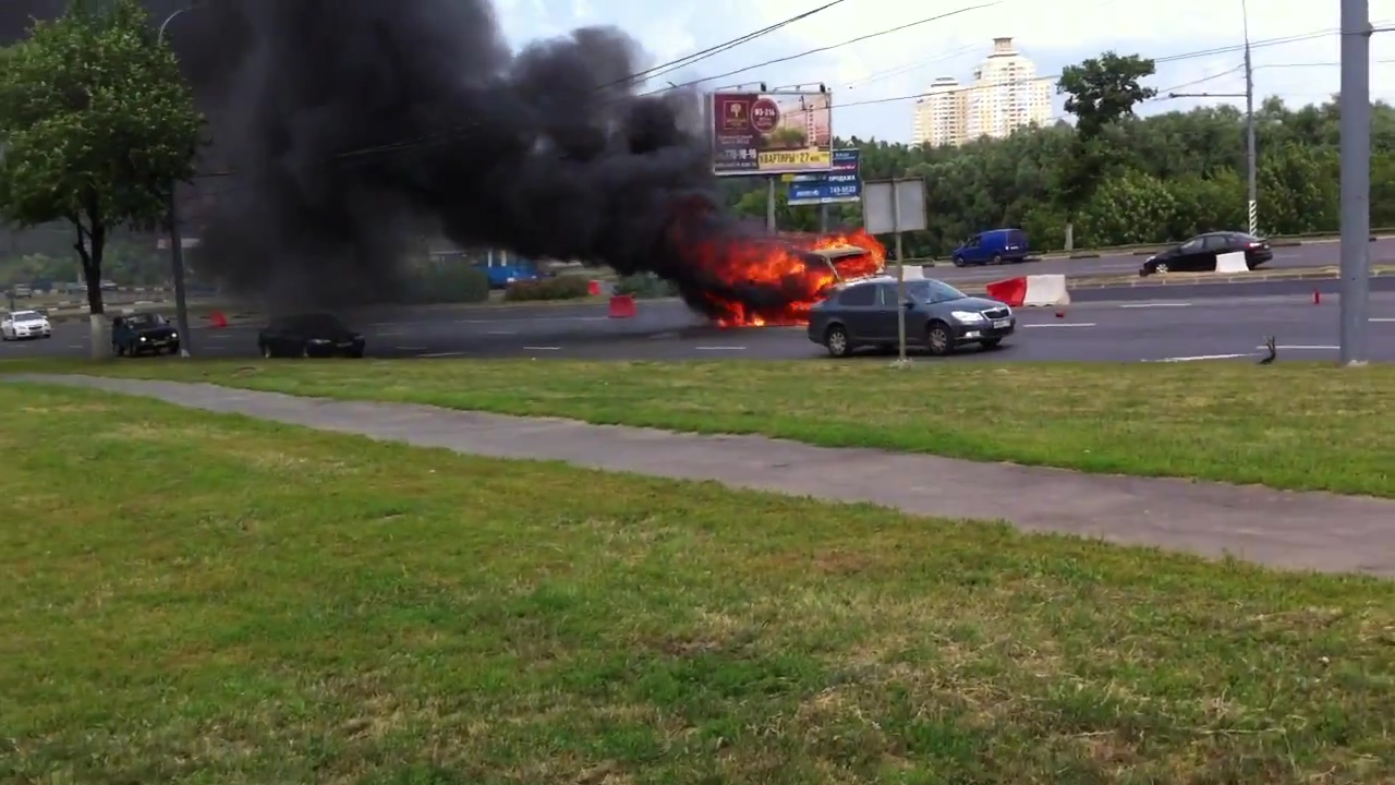 DUMPERT - Auto-explosie in Moskou