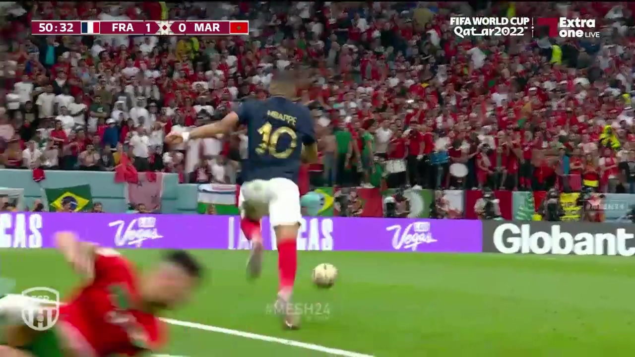 DUMPERT - Amrabat zet de zaag in Mbappé