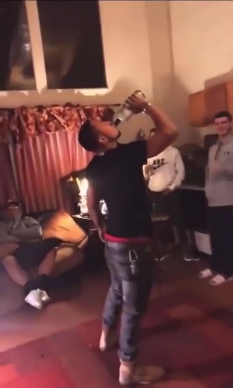 DUMPERT - Ff het mansje uithangen