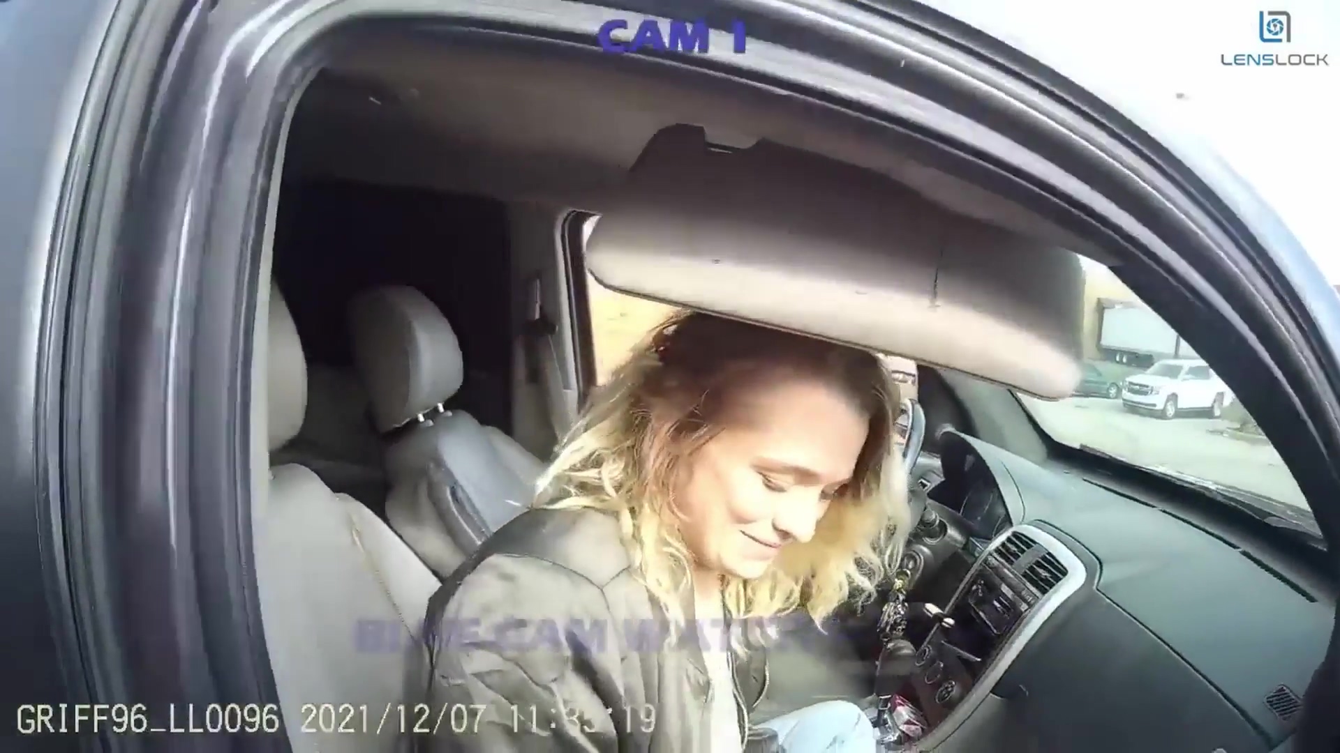 DUMPERT - Stap even uit de auto mevrouw