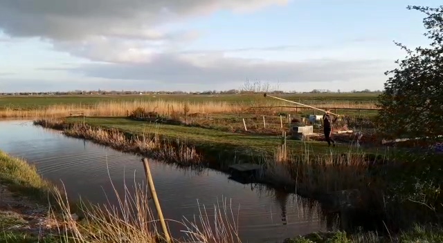 DUMPERT - Brede sloot