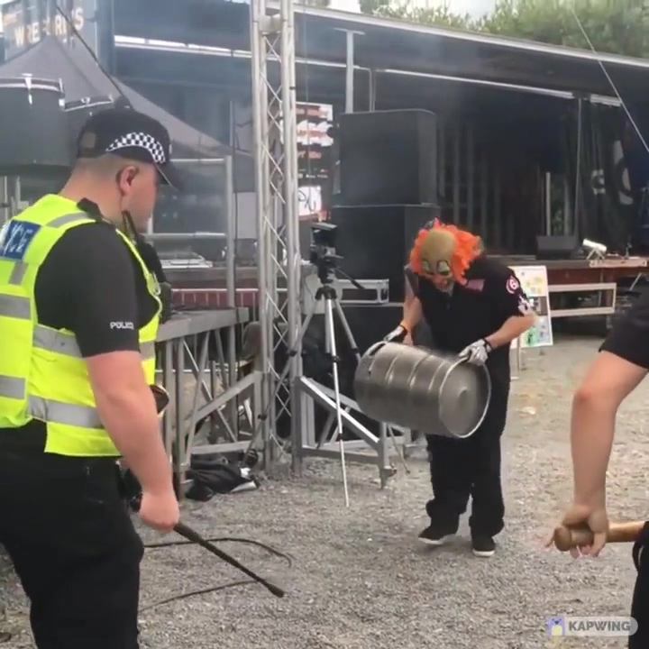 DUMPERT - Classic: Metalhead gaat er voor