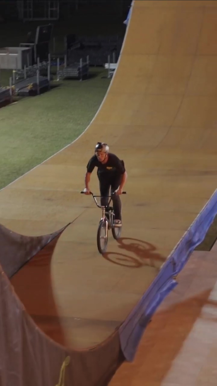 DUMPERT - Nextlevel BMX-stuntje