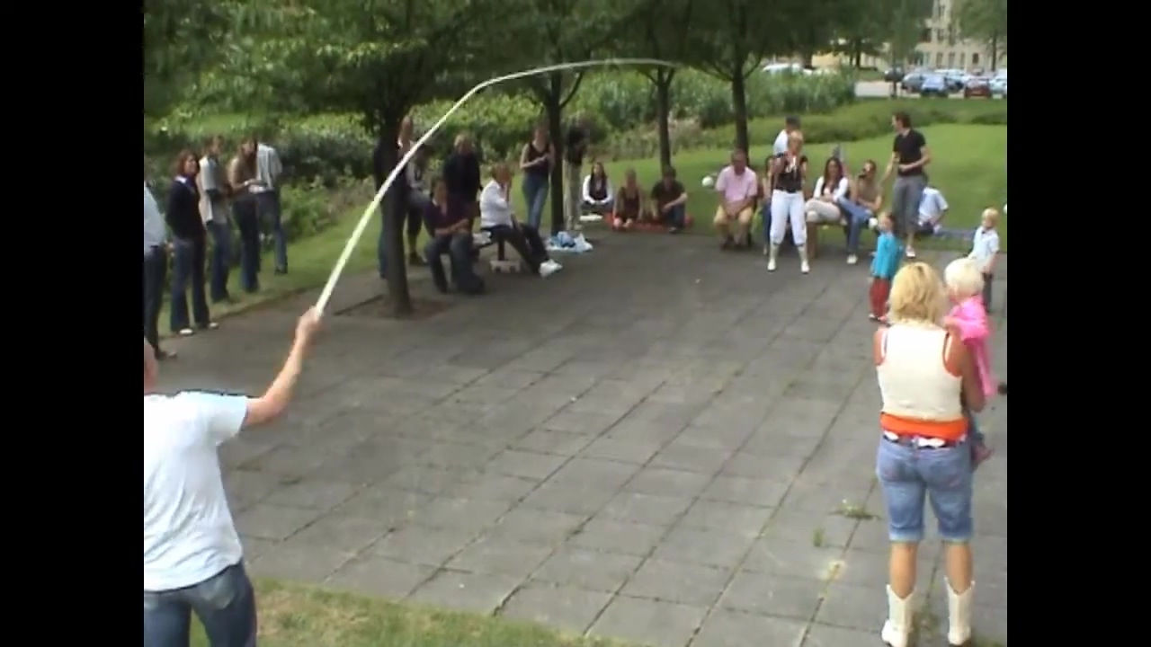 DUMPERT - Eerste keer touwtje springen