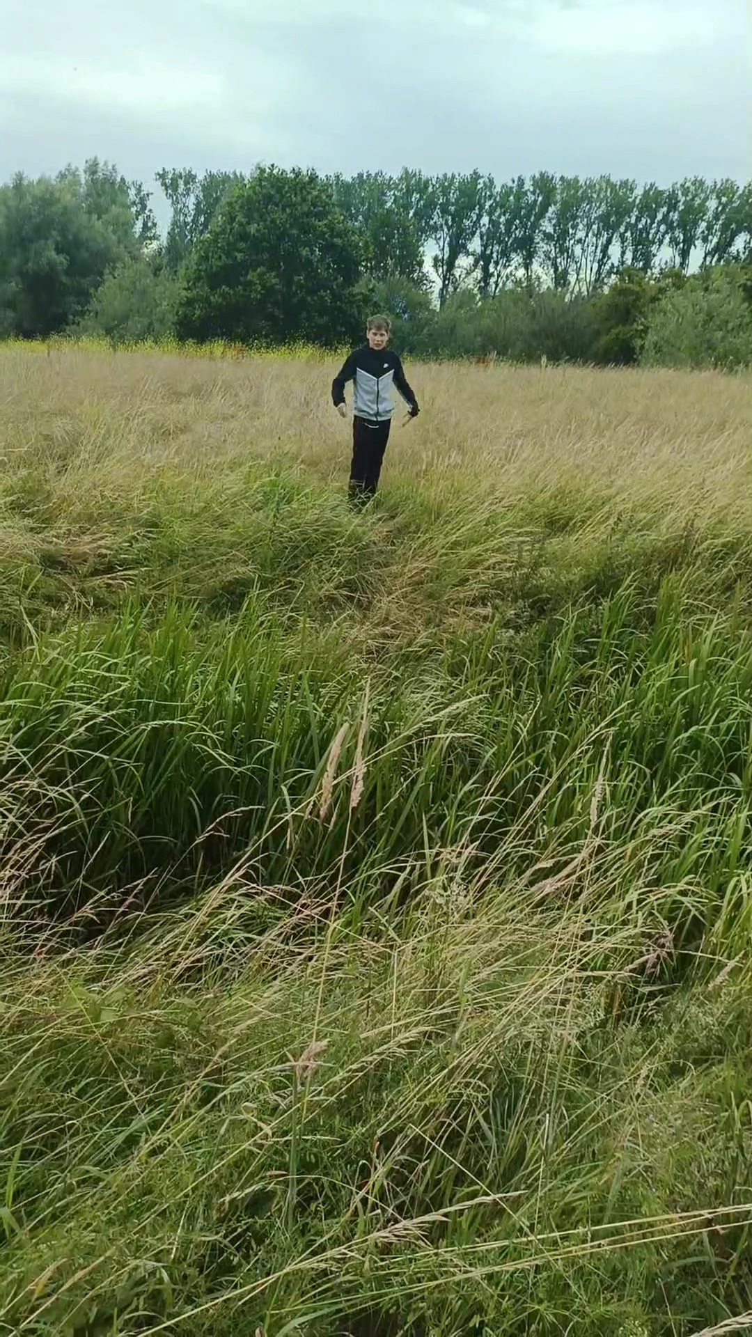 DUMPERT - Grote sloot vs kleine man