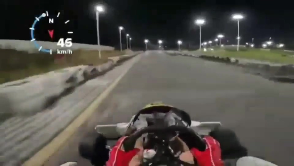DUMPERT - Spookrijder op de kartbaan