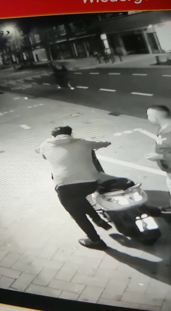 DUMPERT - De scootah kicken