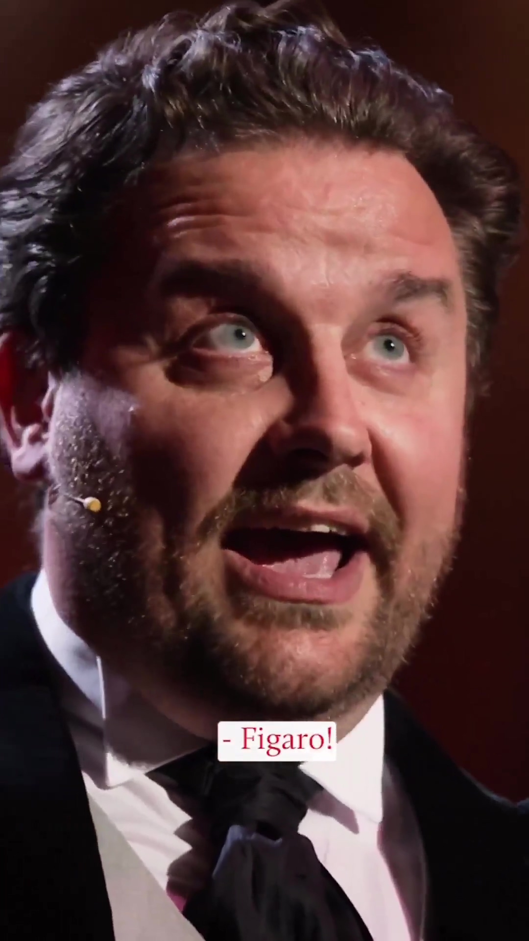 DUMPERT - Operazanger doet epic uitvoering van ‘Largo al factotum’