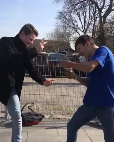 DUMPERT - Dik gevecht op school